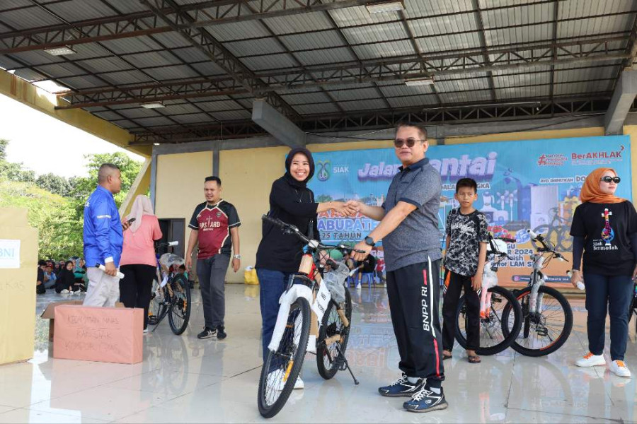 Ribuan Masyarakat Ikuti Jalan Santai Sempena HUT Ke-25 Kabupaten Siak Tahun 2024